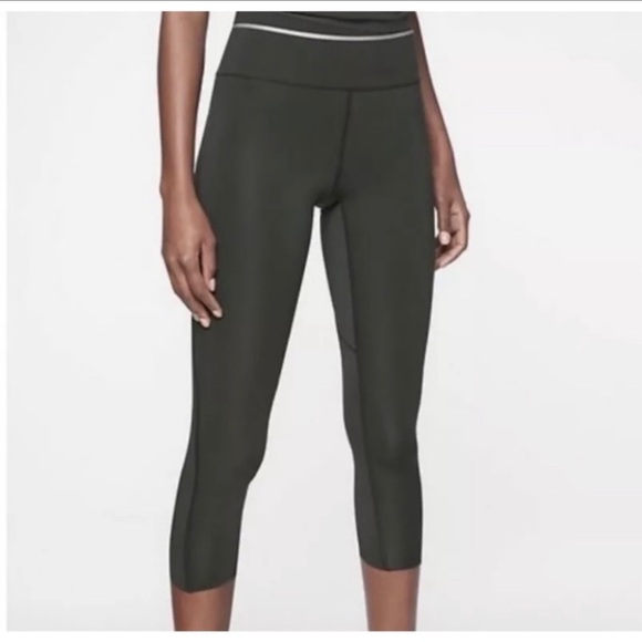 Athleta | Pants & Jumpsuits | Athleta Sonic Crop Reflective Capri Leggings 2x | Poshmark